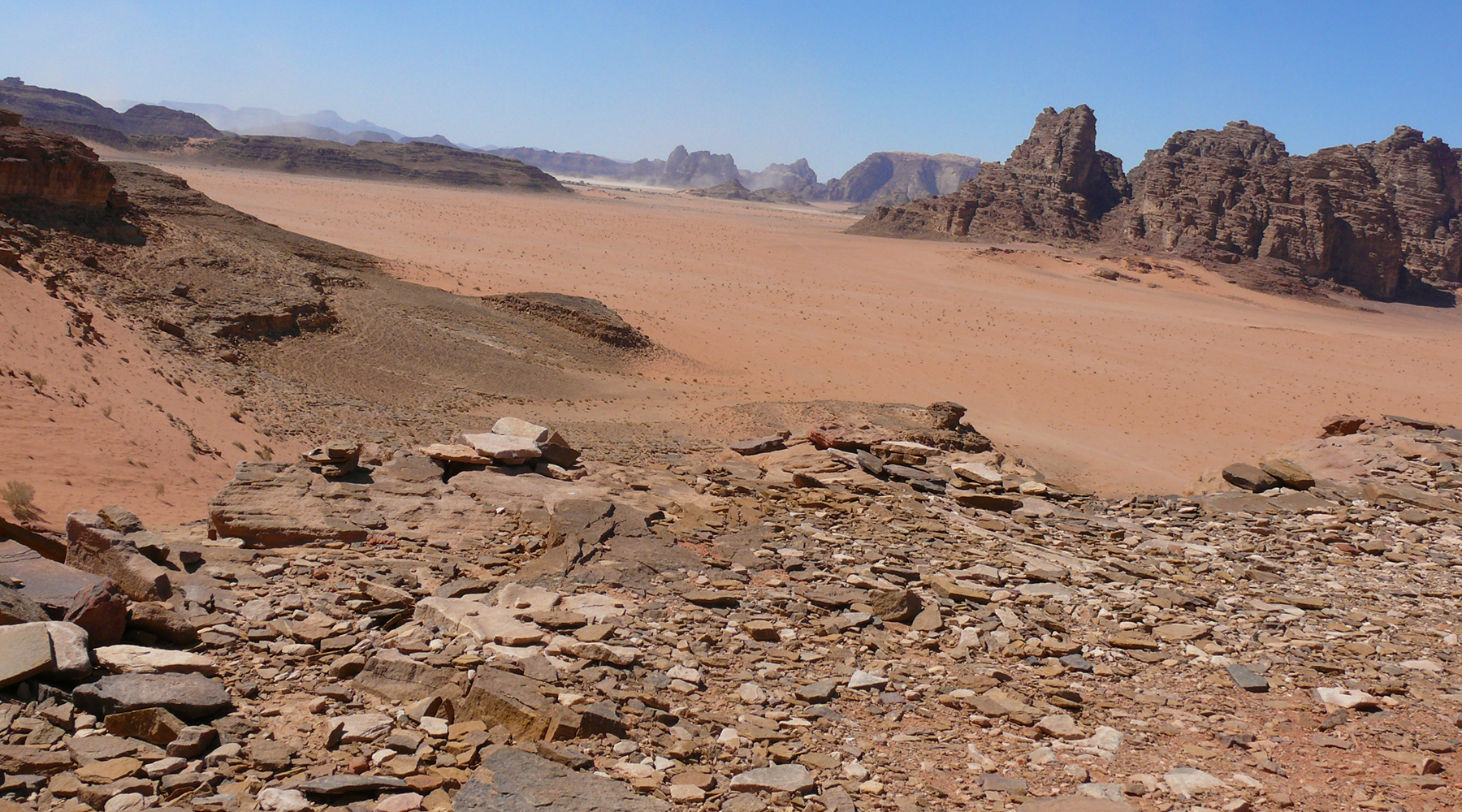 wadi-rum – Purple Scarf Girl